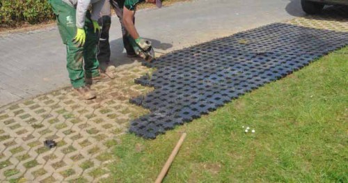 Rasengitterstein RGS35 aus Kunststoff - verlegen, einrütteln, fertig!