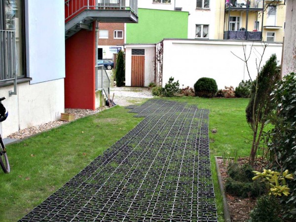 Rasengitter RG24 aus Kunststoff zur direkten Verlegung ohne Unterbau